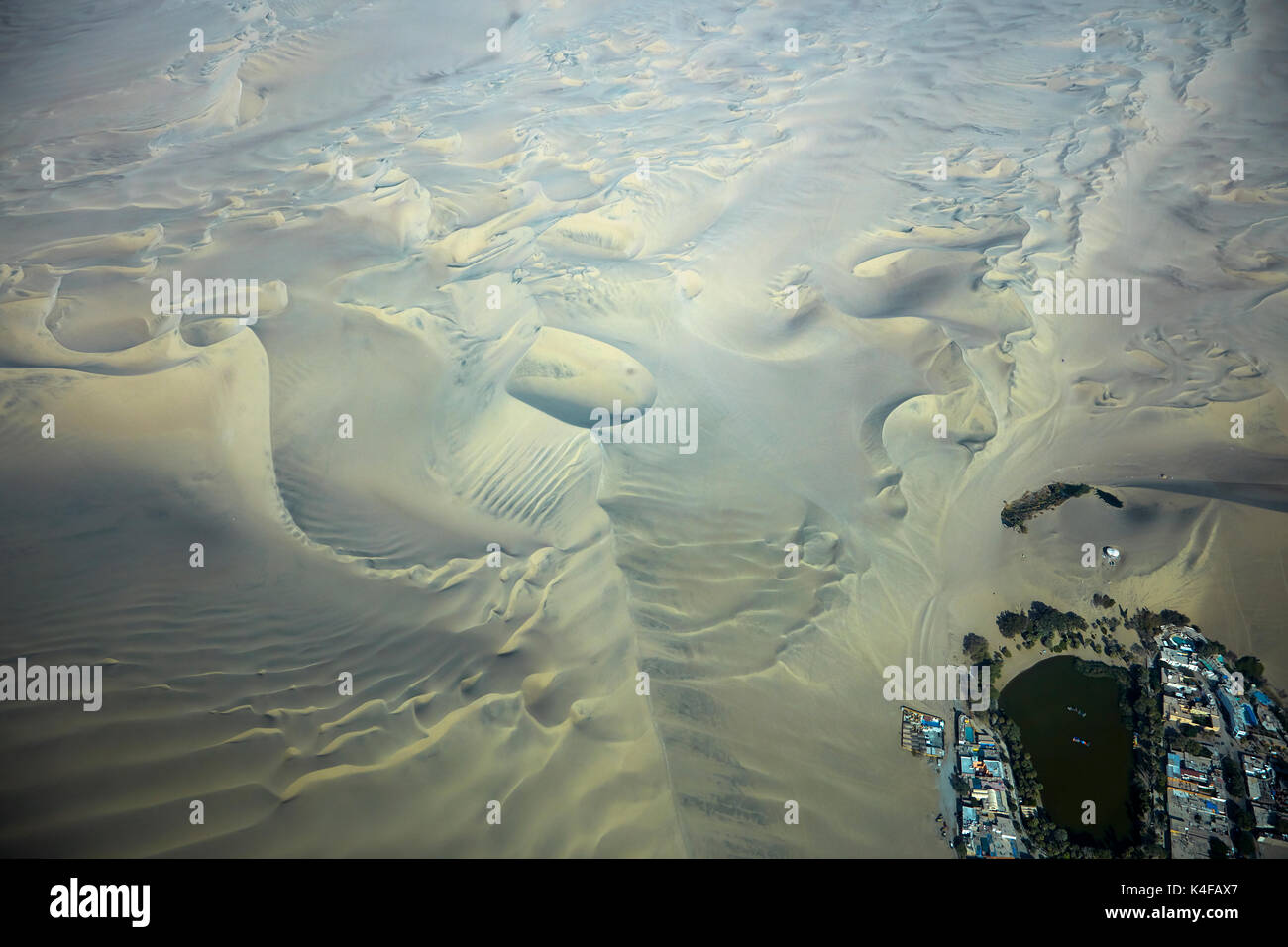 Oasis desert aerial hi-res stock photography and images - Alamy