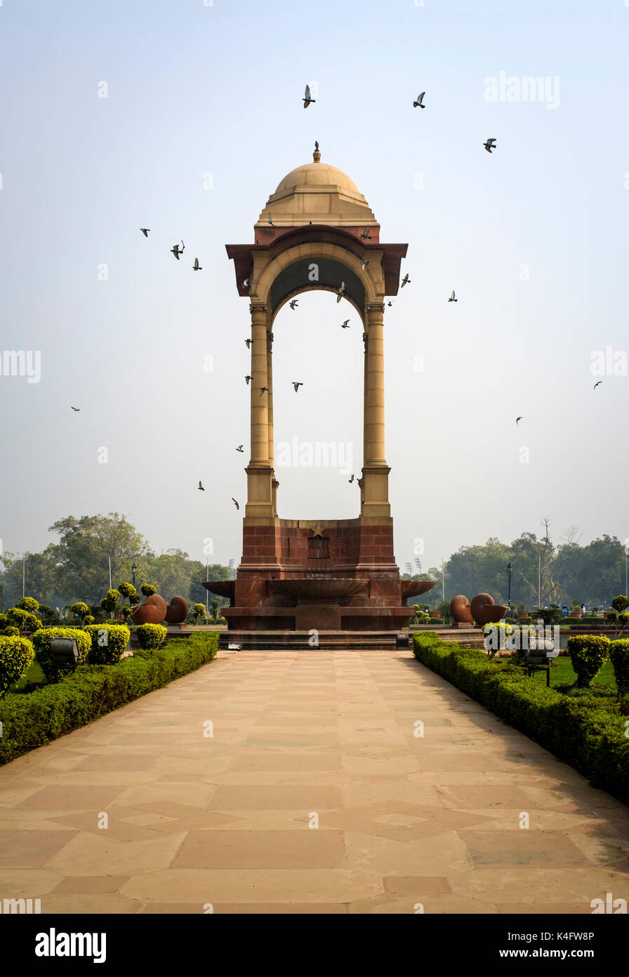 Canopy behind india gate hi-res stock photography and images - Alamy
