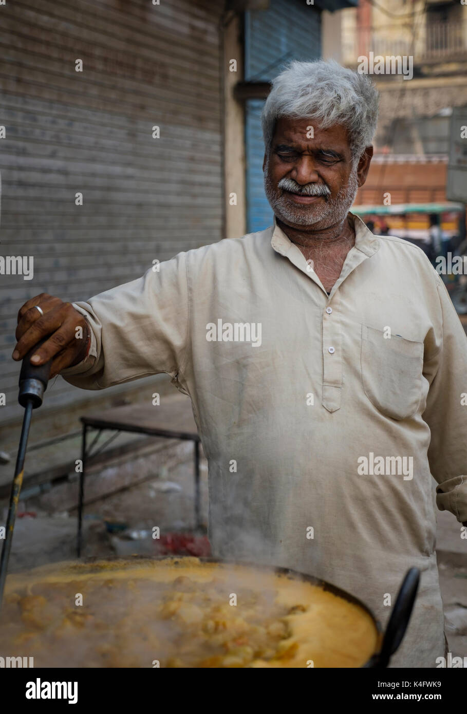 NEW DELHI, INDIA - CIRCA OCTOBER 2016: Food stall merchant around the ...