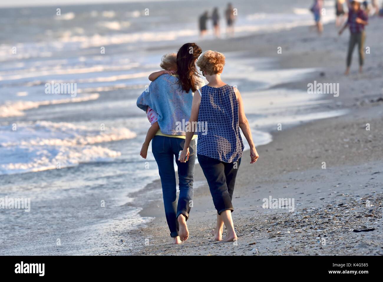 Family walking on beach hi-res stock photography and images - Alamy