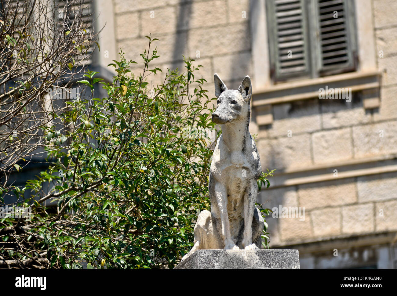 Medieval statue in dubrovnik hi-res stock photography and images - Alamy