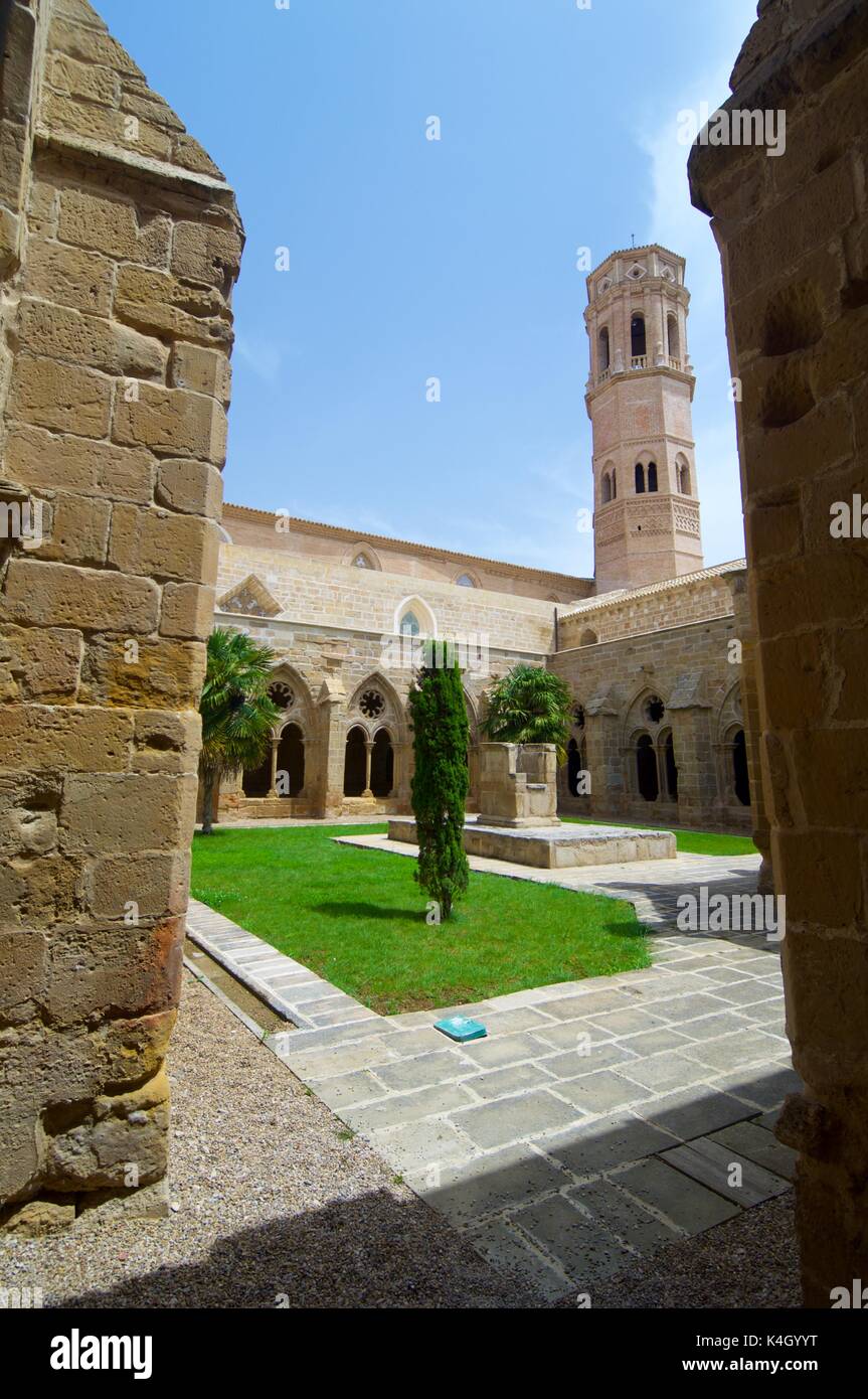 Escatron hi-res stock photography and images - Alamy