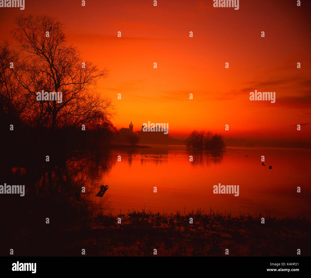 A magnificent sunset afterglow across Linlithgow Loch towards the ...