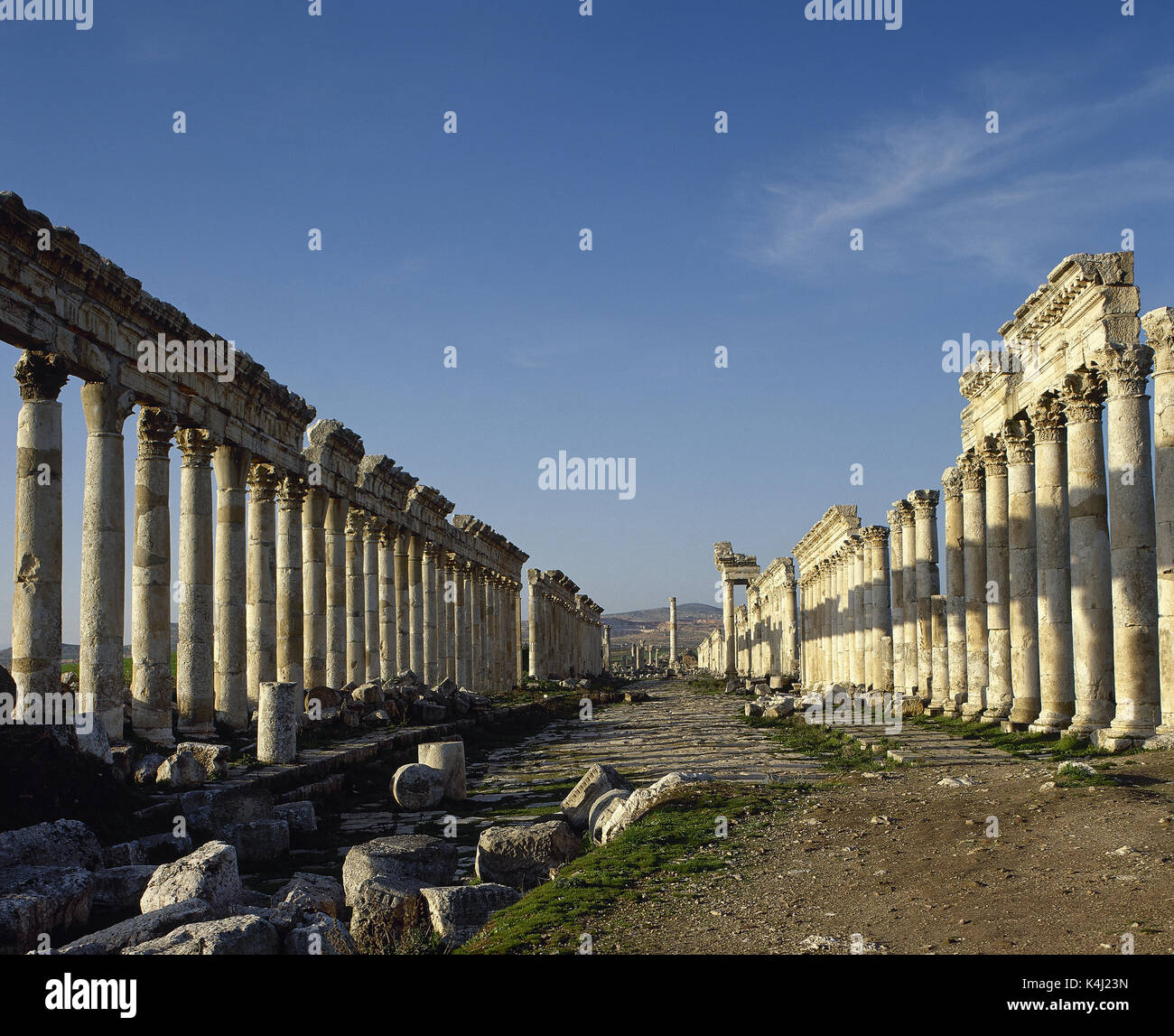 Syria. Apamea. Ancient Greek and Roman city. Great Colonnade and cardo ...