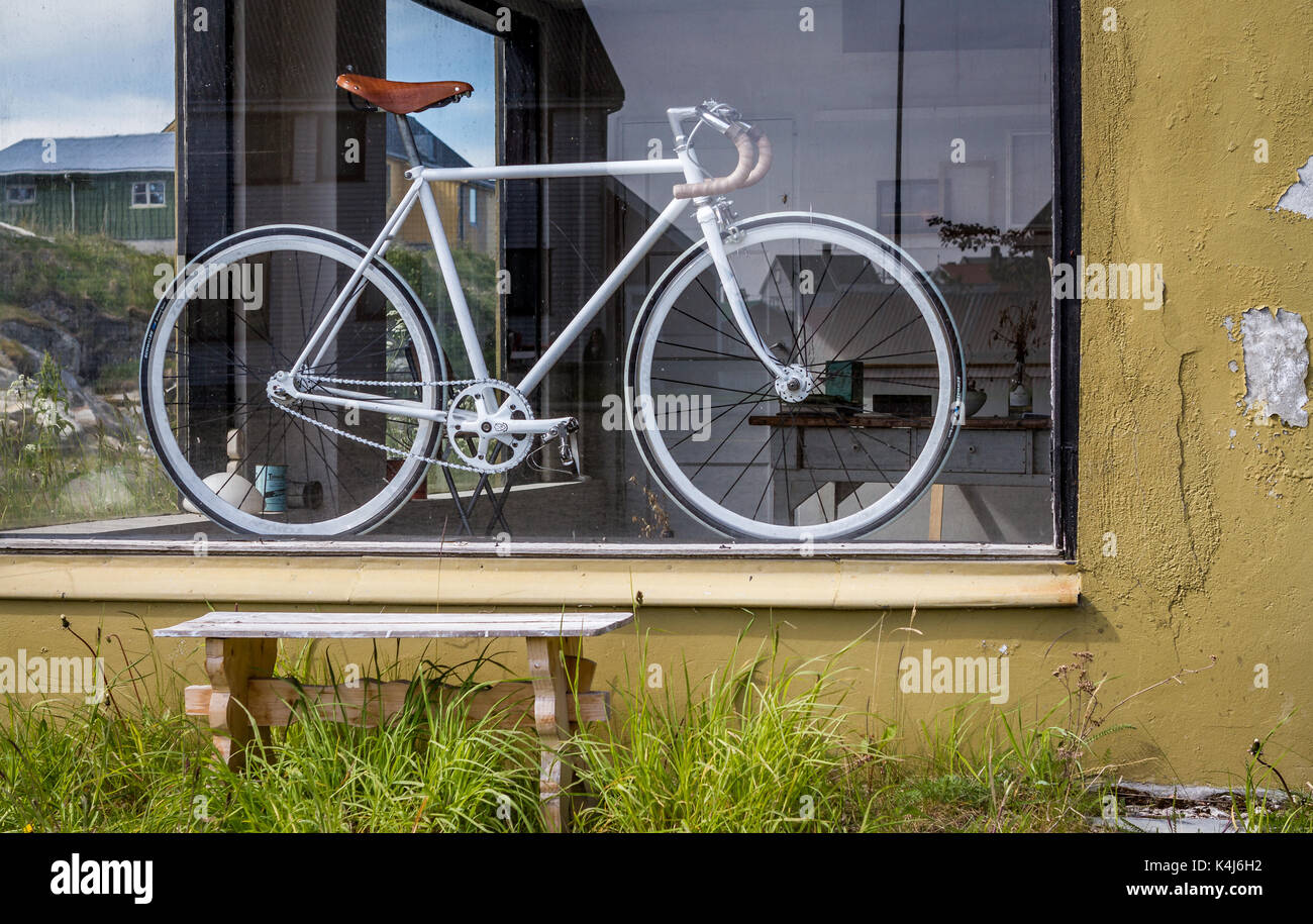 Silver bike hi-res stock photography and images - Alamy