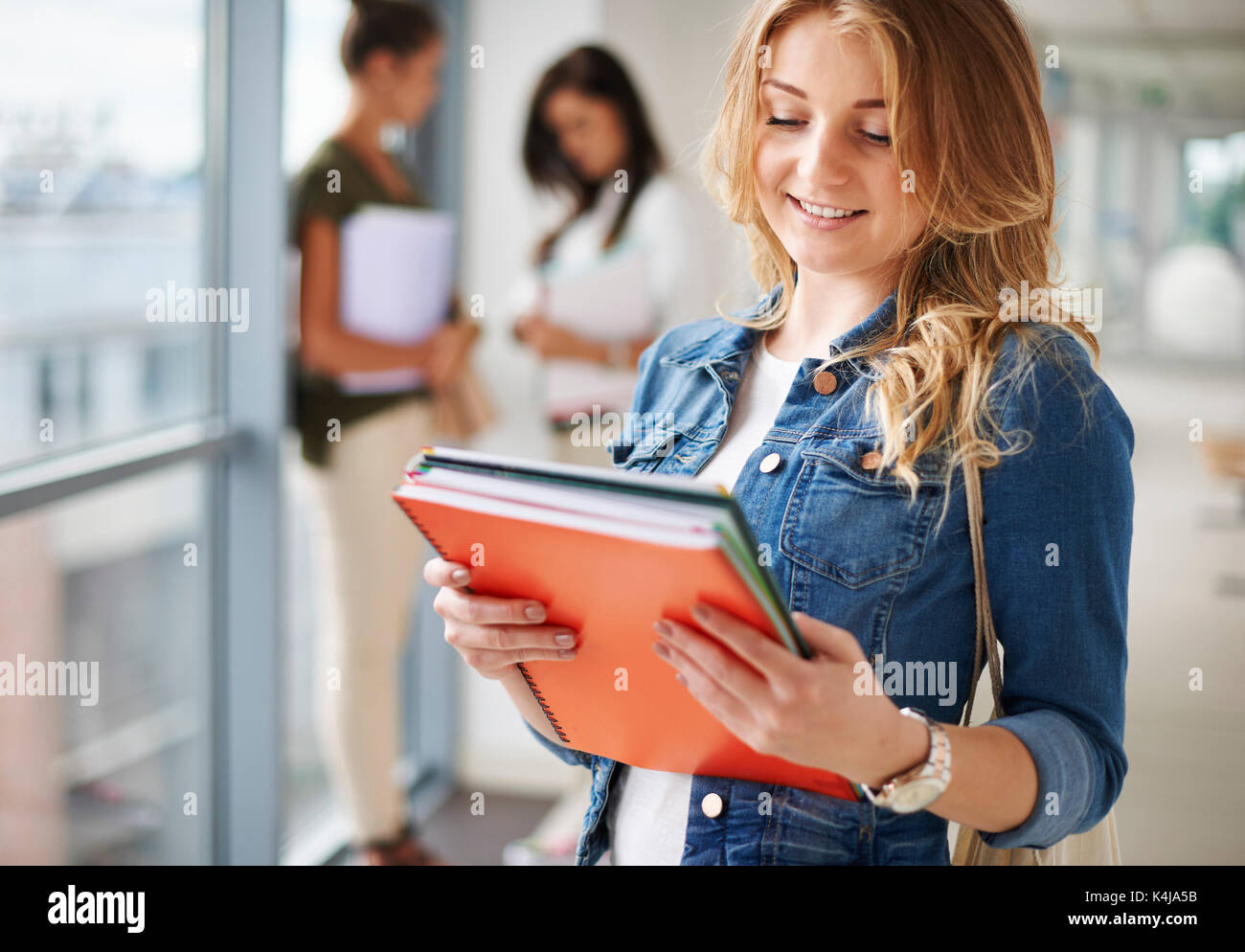 Students life hi-res stock photography and images - Alamy