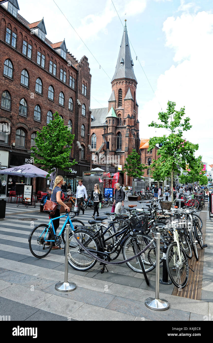 Pedestrianised environment hi-res stock photography and images - Alamy