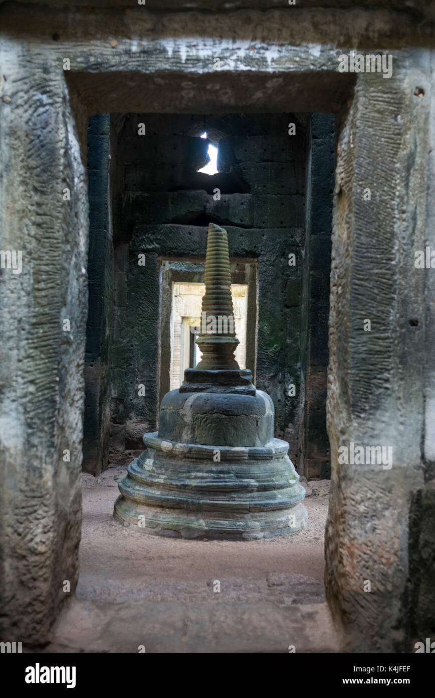 Buddhist statue with shrine in angkor wat temple hi-res stock ...