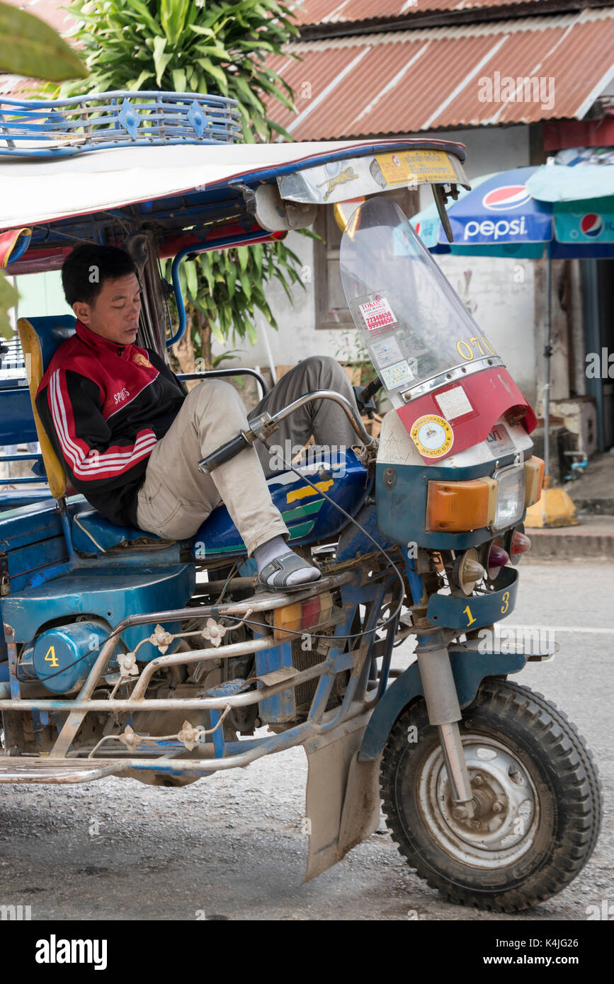 Motorized rickshaw hi-res stock photography and images - Alamy