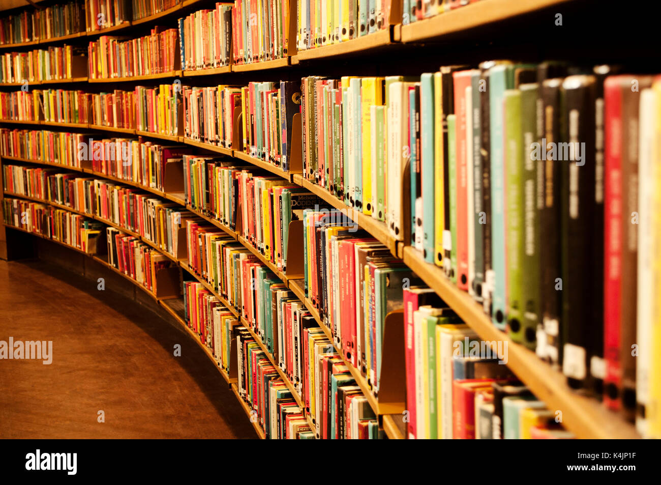 Literature library shelves hi-res stock photography and images - Alamy