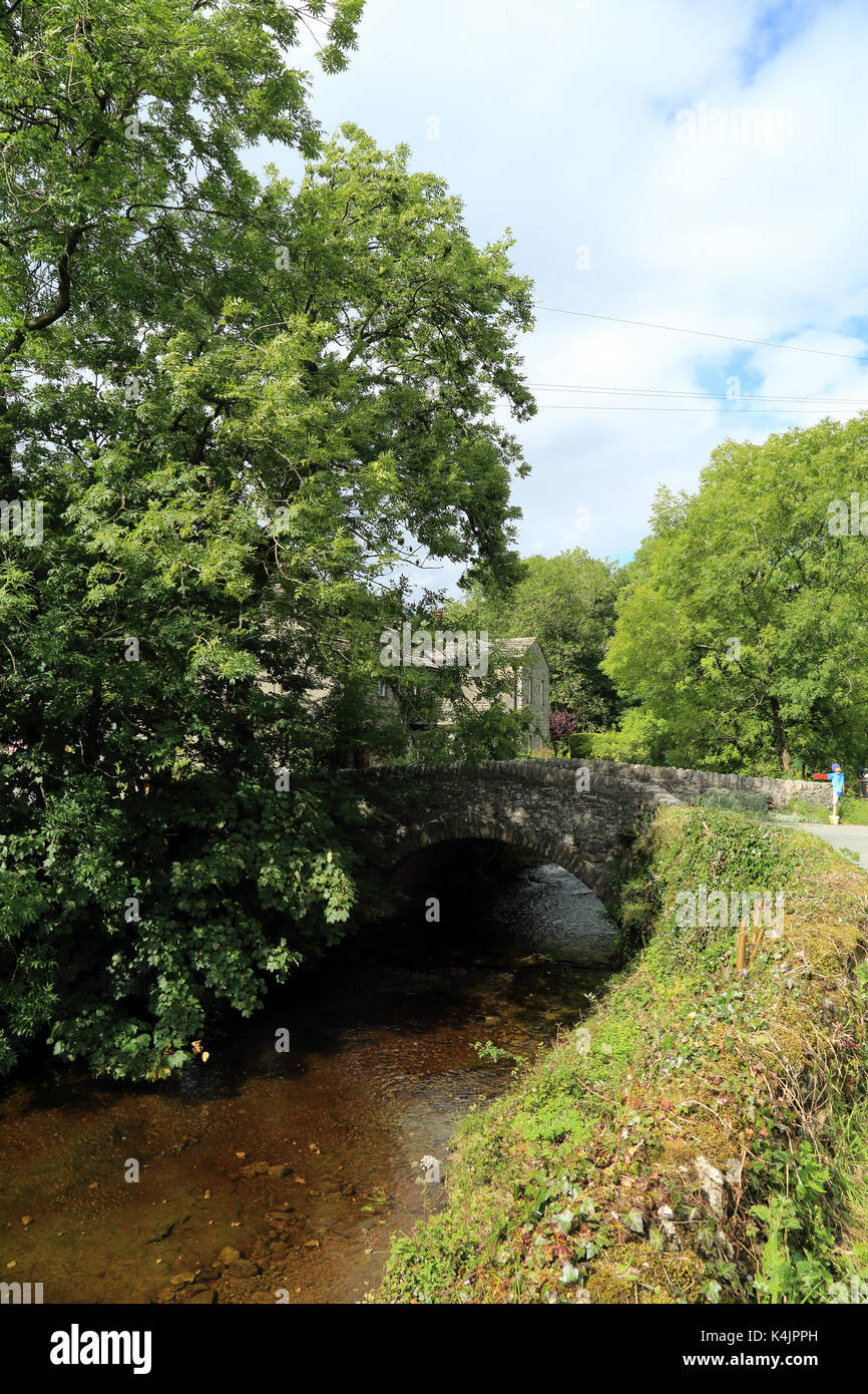 View of Kettlewell Beck and stone bridge from Scabbate Gate at ...