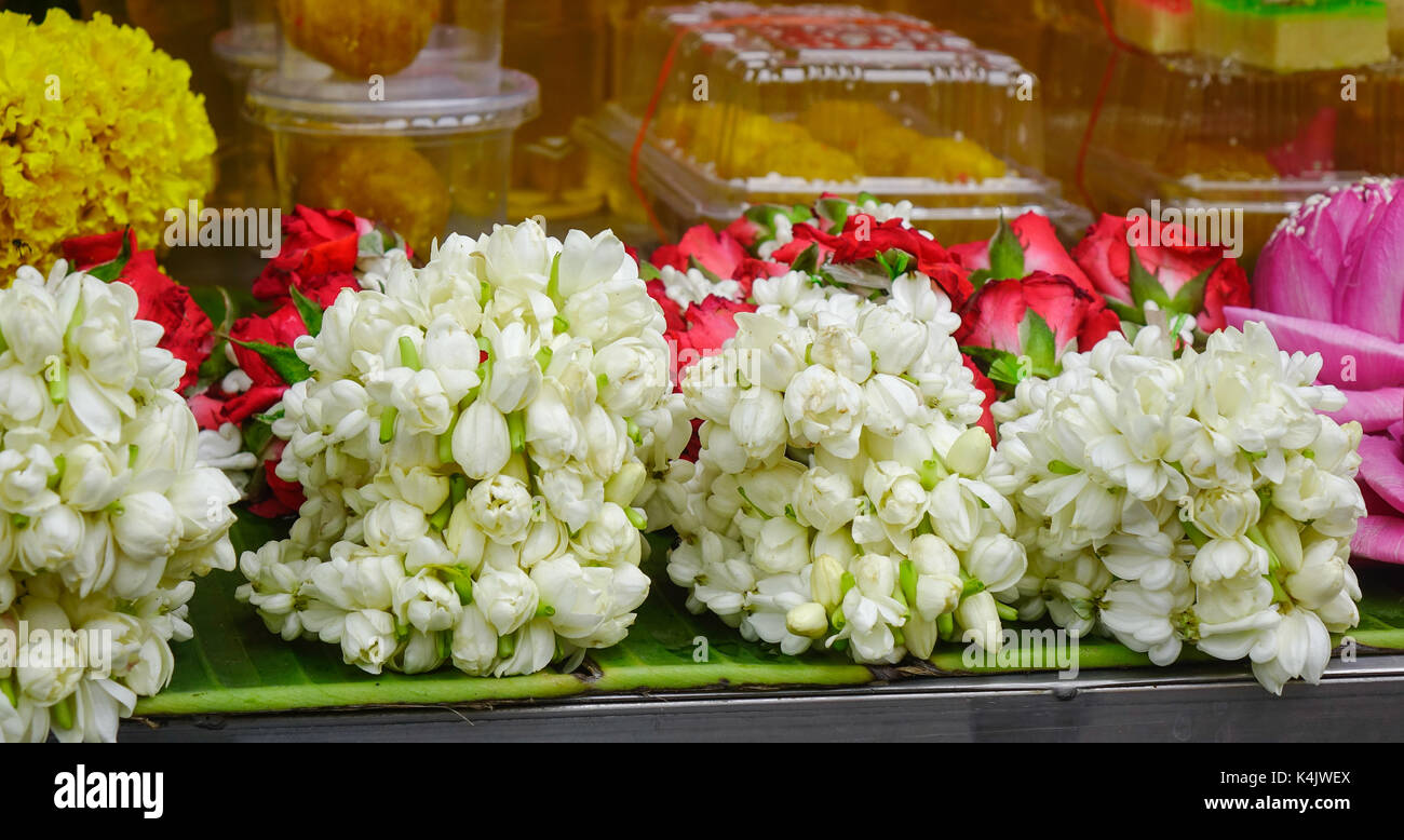 Praying flowers for sale at a Hindu temple in Bangkok, Thailand Stock ...