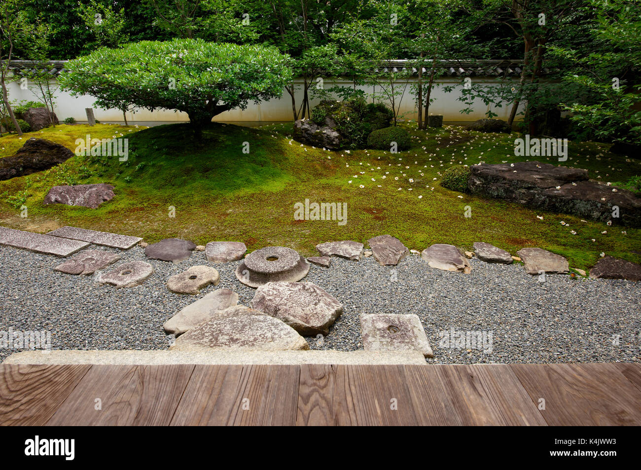 Torin in temple hi-res stock photography and images - Alamy