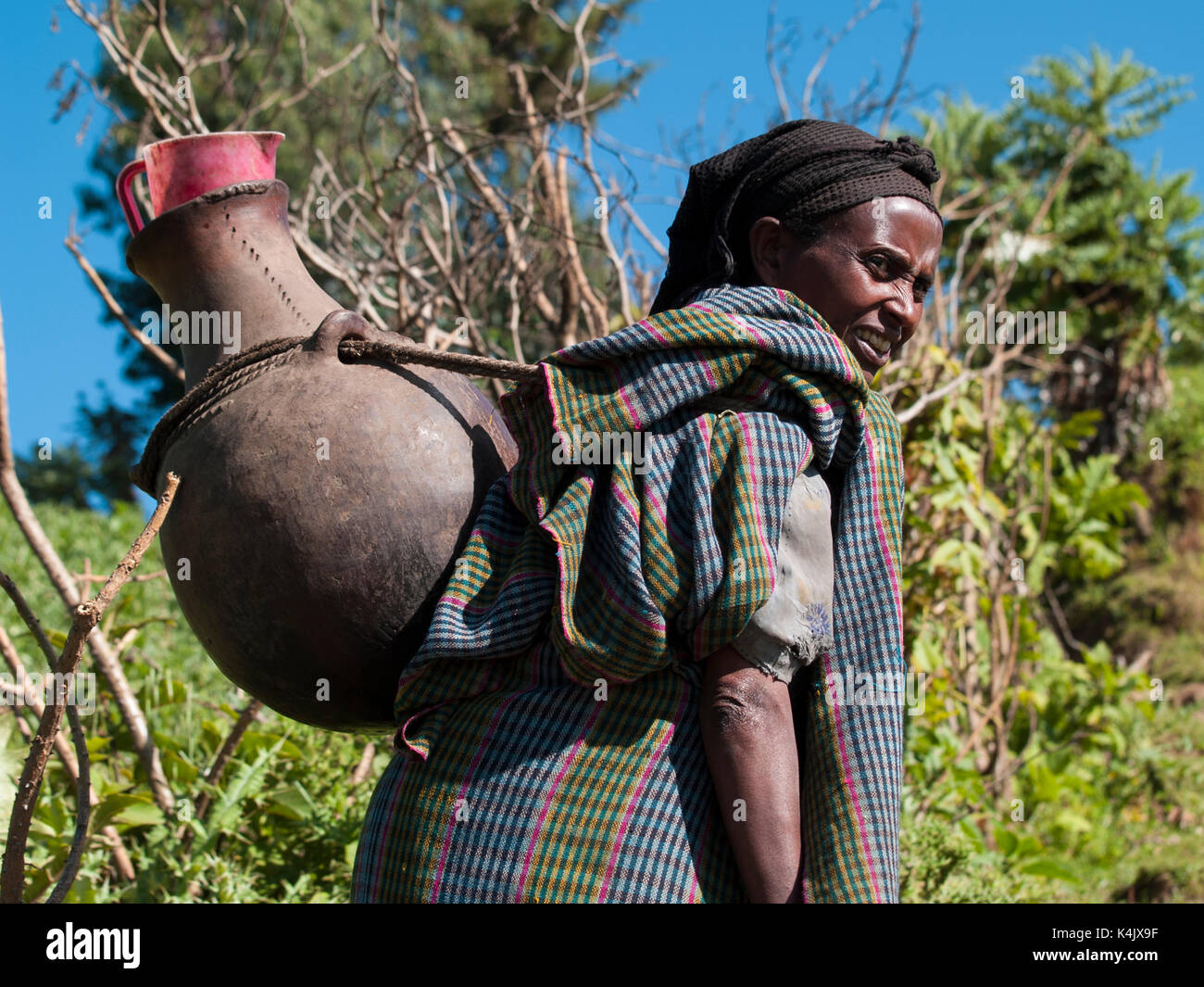 Ethiopian water carrying hi-res stock photography and images - Alamy