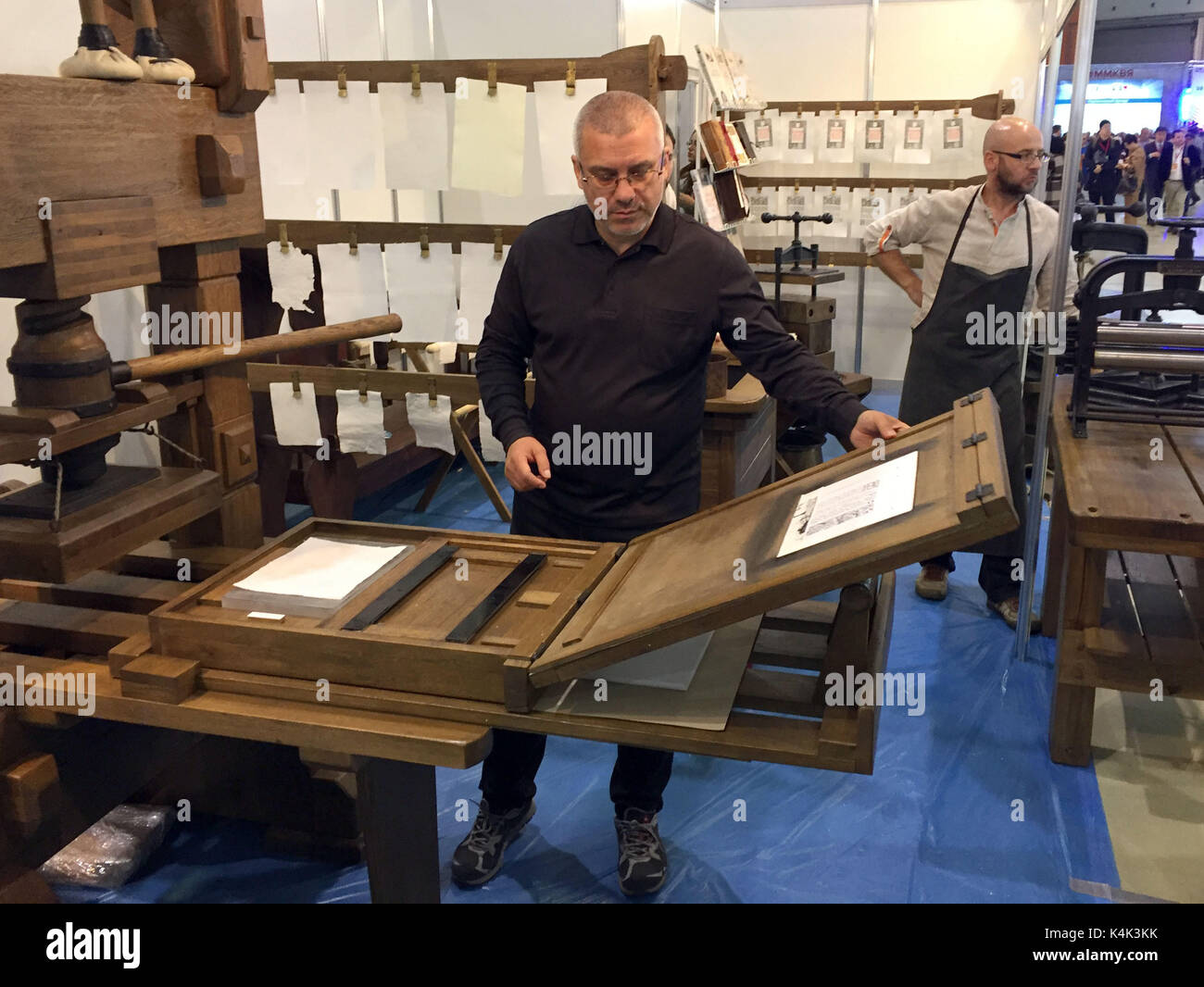 Old wooden printing press hi-res stock photography and images - Alamy