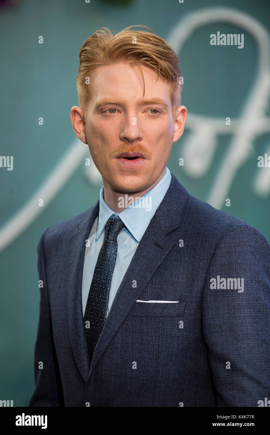 Mother domhnall gleeson hi-res stock photography and images - Alamy