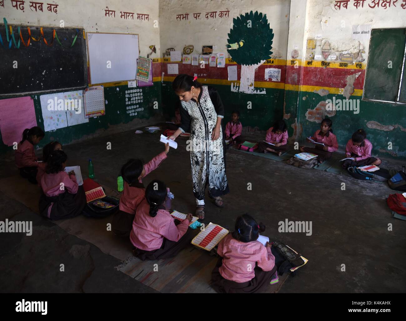 India government school students hi-res stock photography and images ...