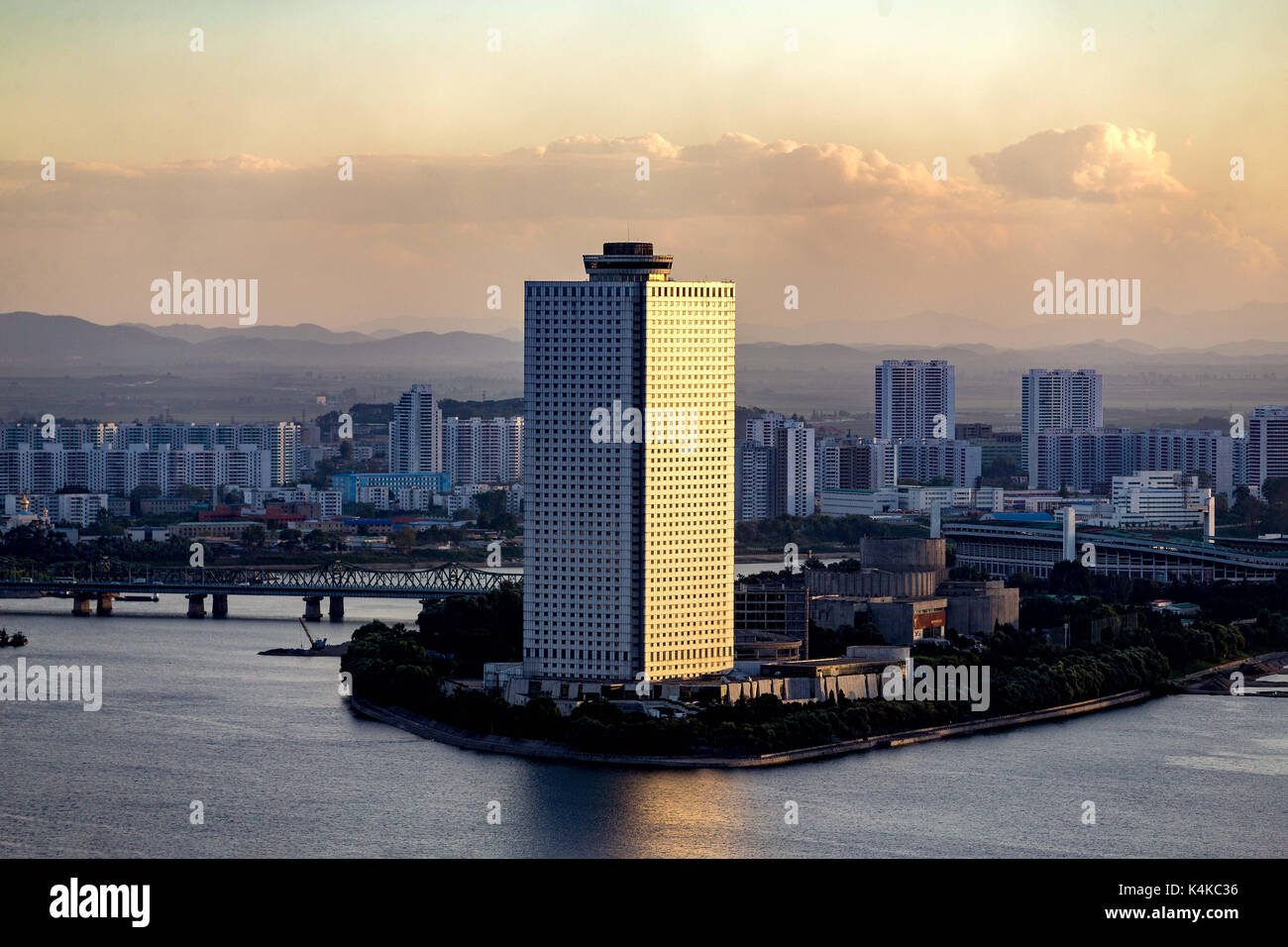 Pyongyang restaurant china hi-res stock photography and images - Alamy