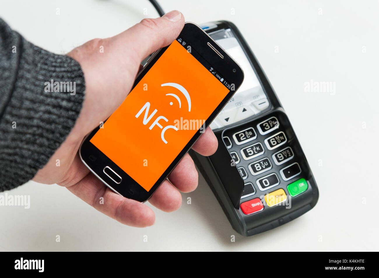Pay smartphone hi-res stock photography and images - Alamy