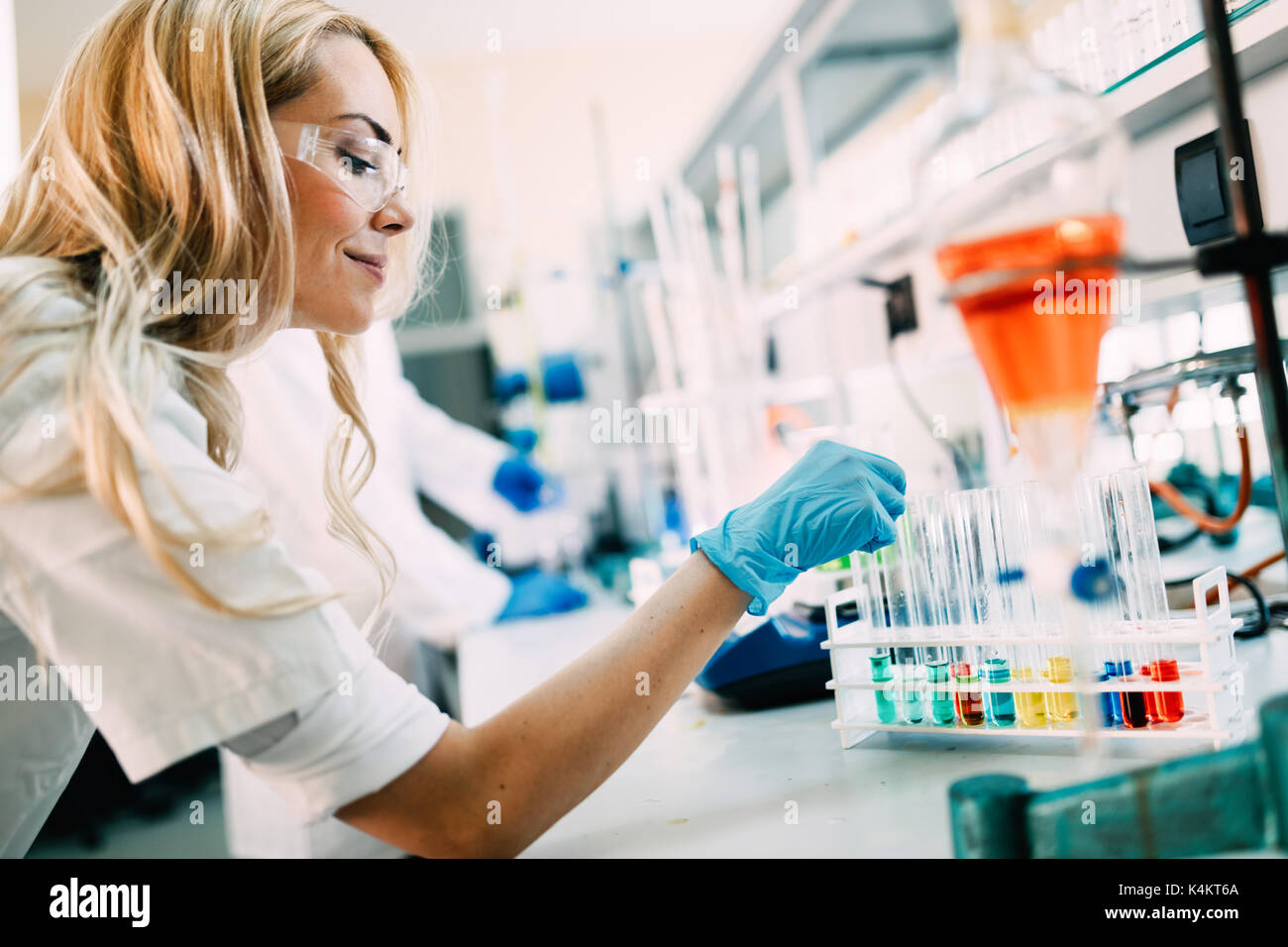 Lab research hi-res stock photography and images - Alamy