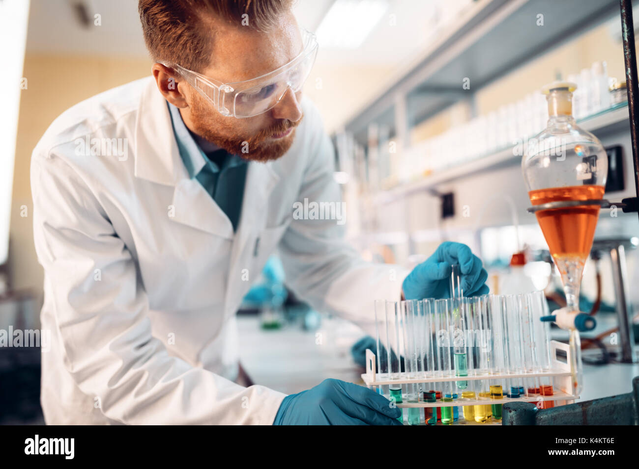 Student chemistry laboratory hi-res stock photography and images - Alamy