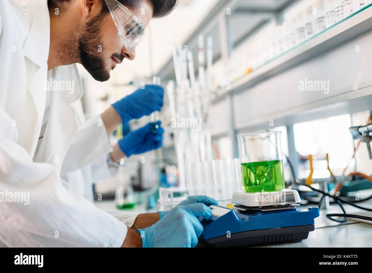 Student science lab hi-res stock photography and images - Alamy