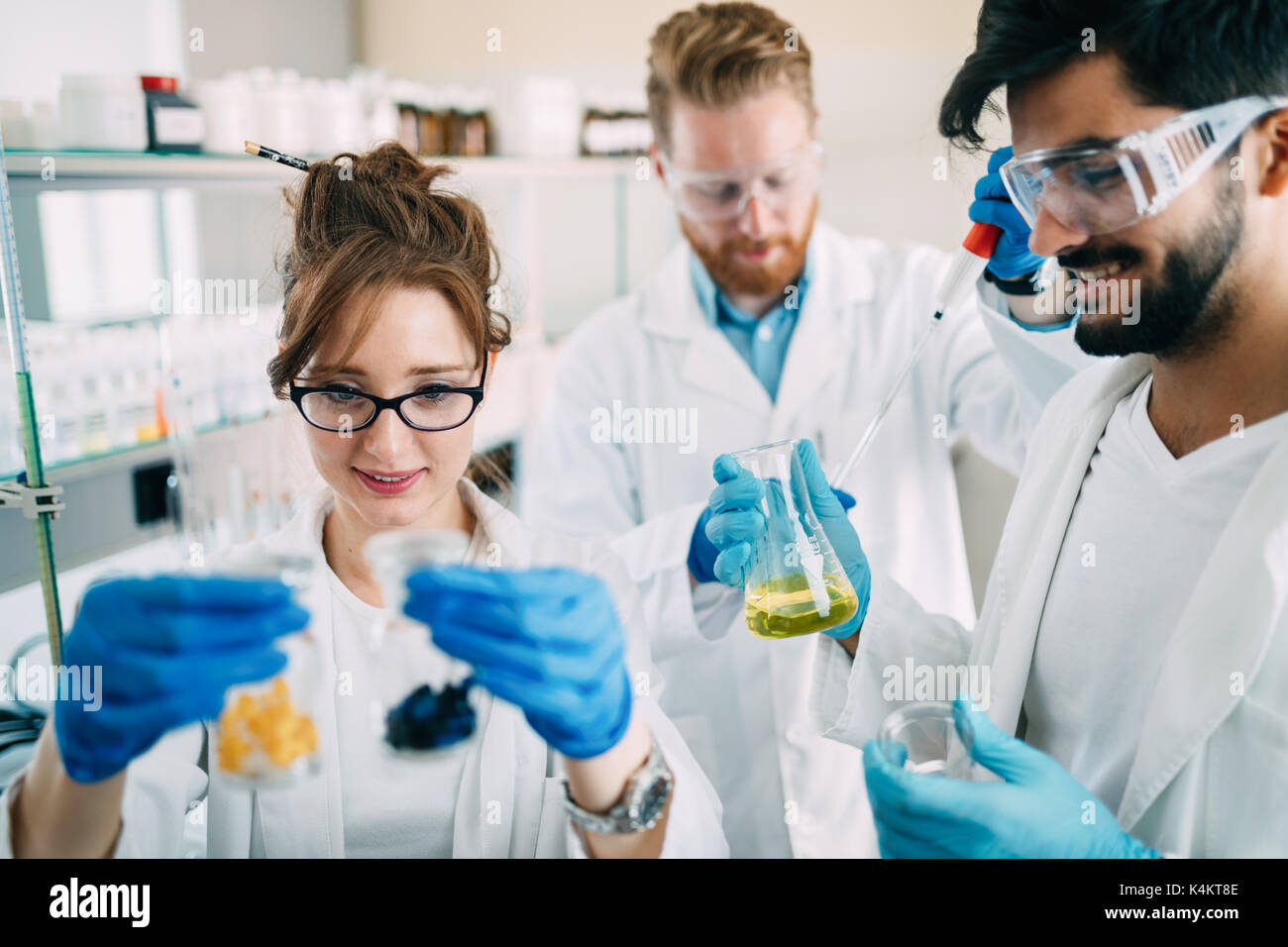 Science lab students hi-res stock photography and images - Alamy