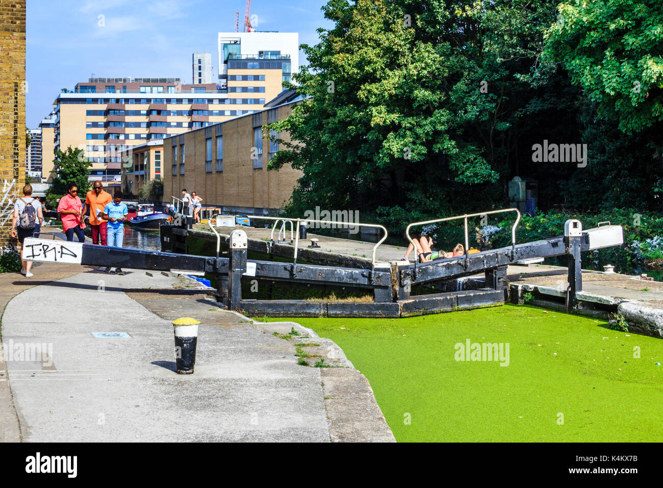 Urban canal lock gates hi-res stock photography and images - Alamy