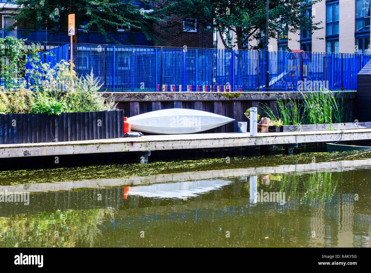 Mooring sunshine sunny canalside hi-res stock photography and images ...
