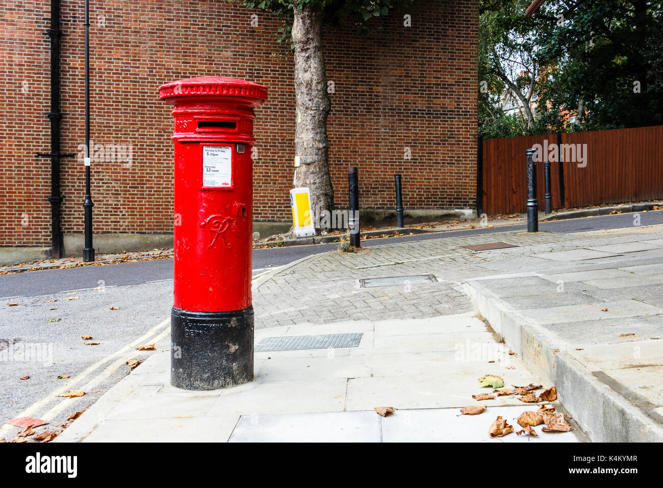 Victorian pillar box post box hi-res stock photography and images - Alamy