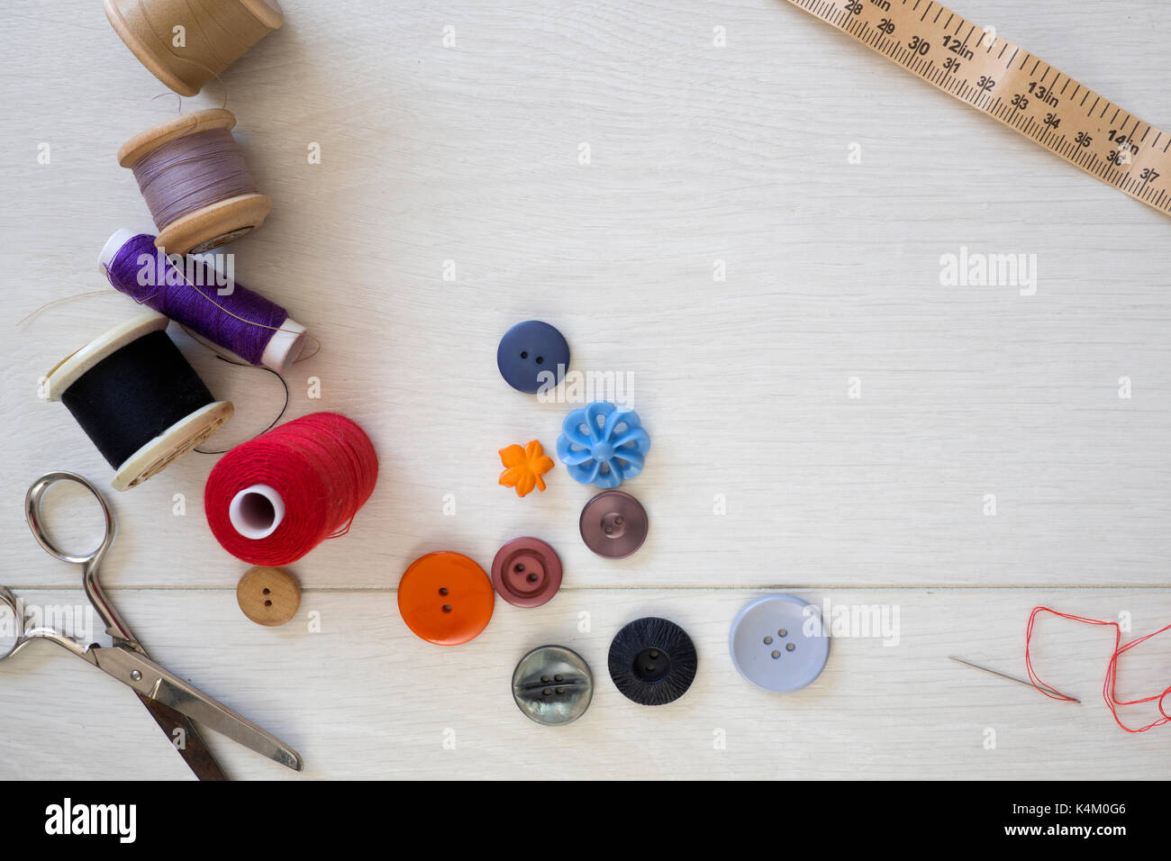 Set colored thread buttons hi-res stock photography and images - Alamy