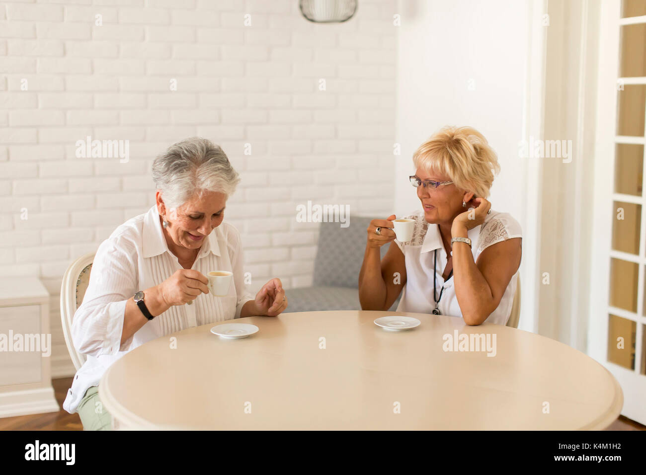 Elderly ladies drinking hi-res stock photography and images - Alamy