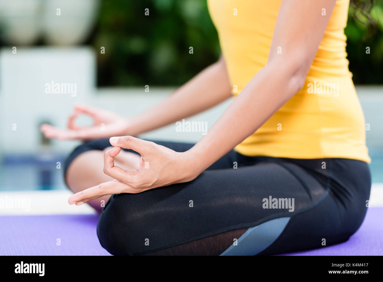 Position pose hi-res stock photography and images - Alamy