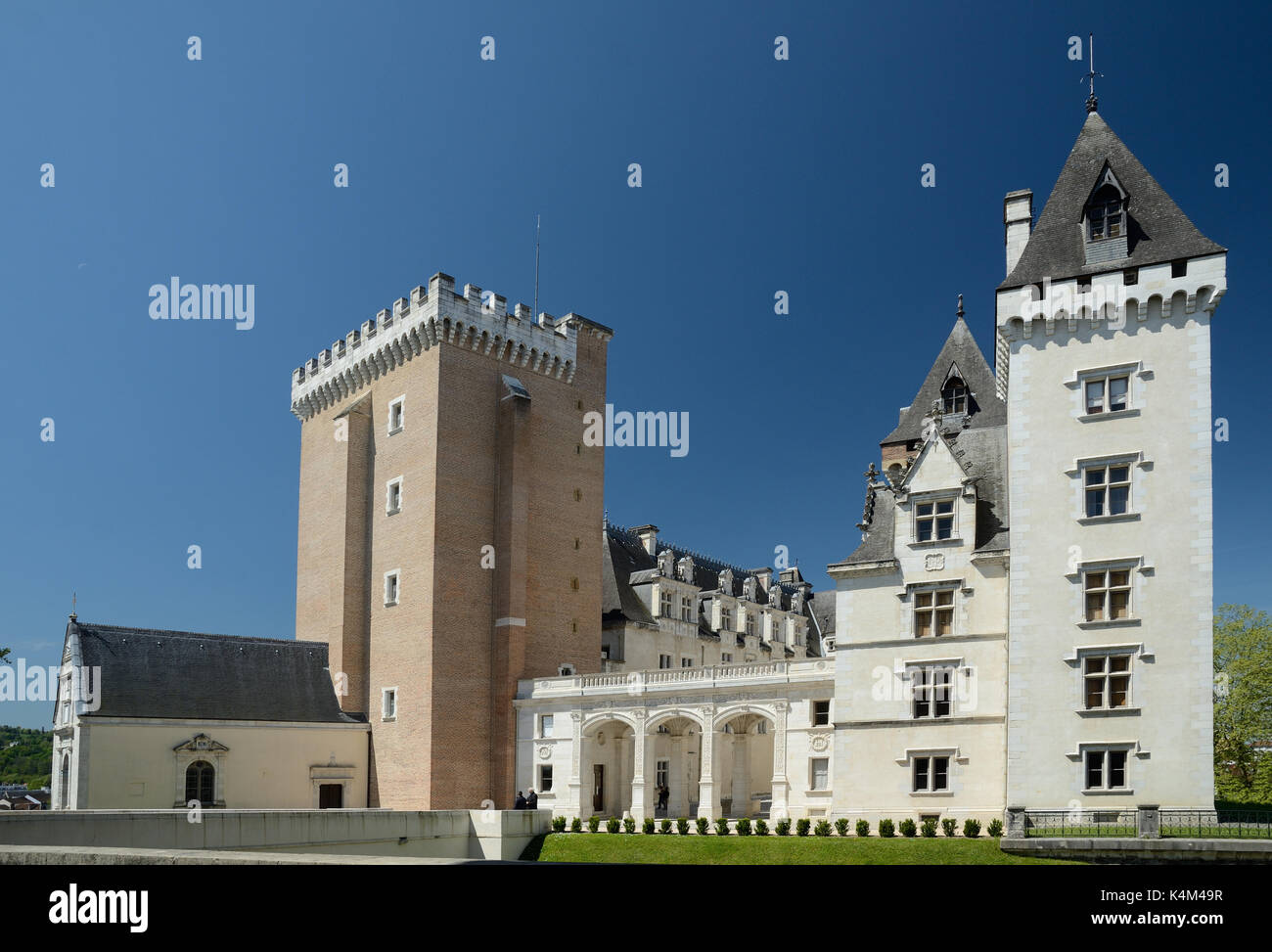 Famous french castle hi-res stock photography and images - Alamy