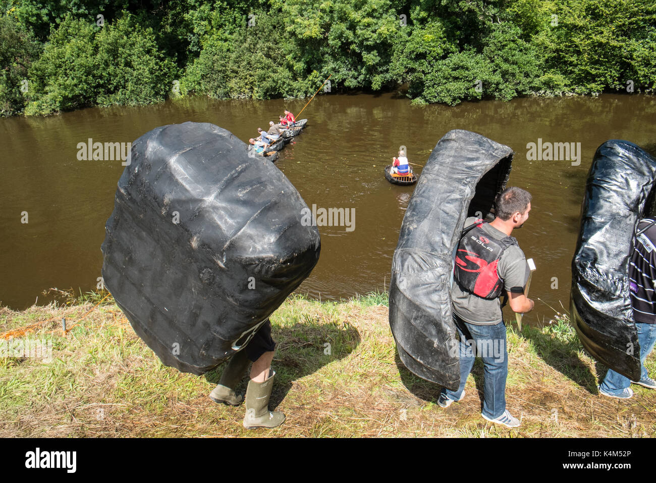 Cilgerran coracle race hi-res stock photography and images - Alamy