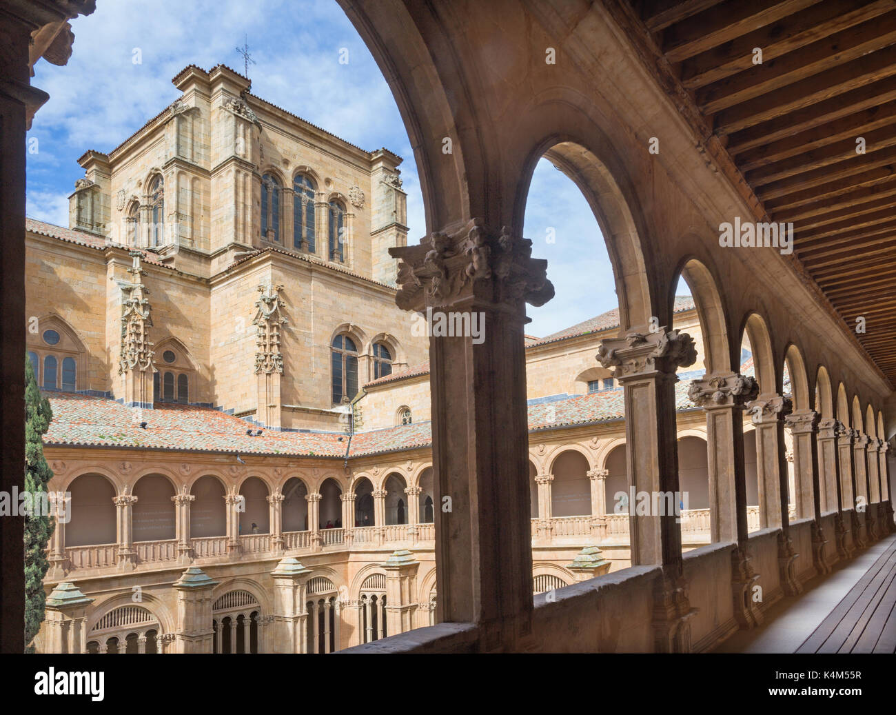 Atrium architecture hi-res stock photography and images - Alamy