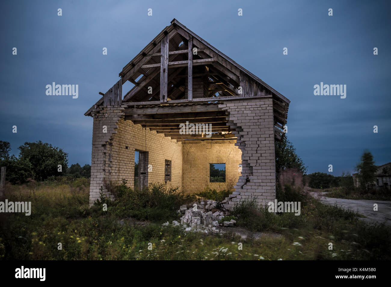 Decayed house hi-res stock photography and images - Alamy