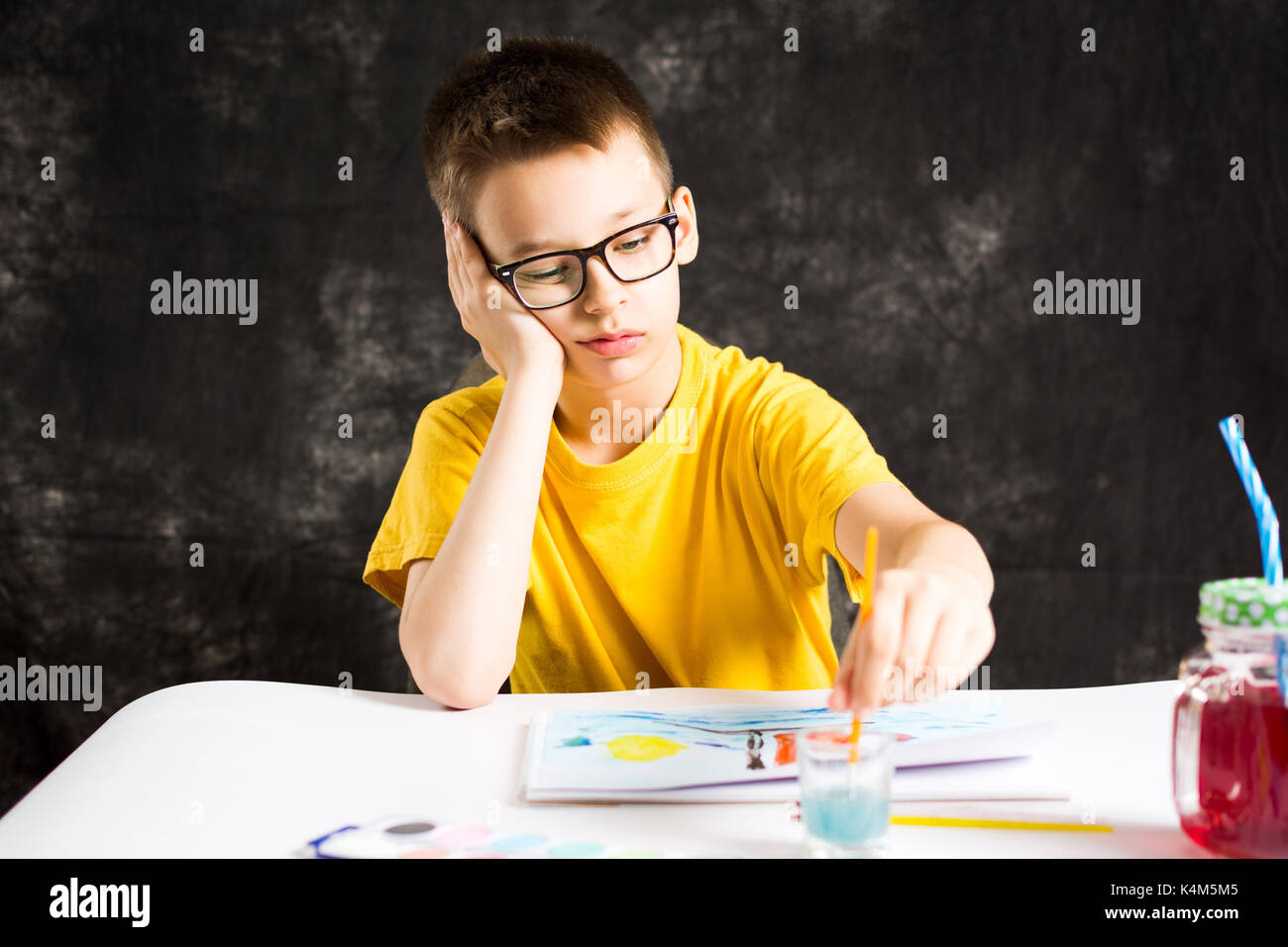 Kid children drawing hi-res stock photography and images - Alamy