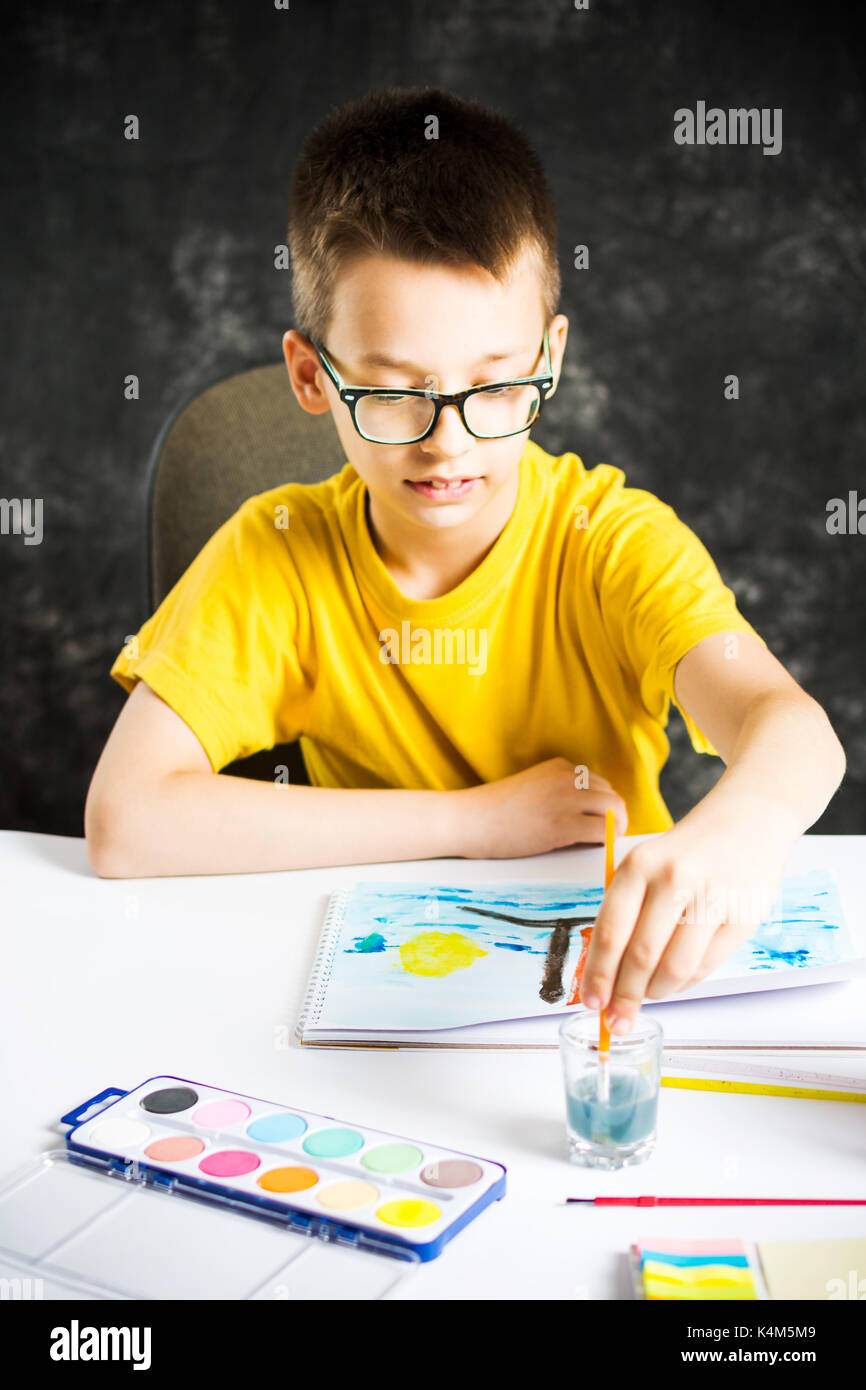 Kid children drawing hi-res stock photography and images - Alamy