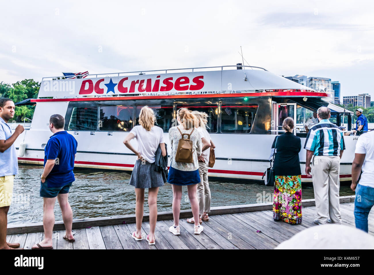 Wharf at washington marina hi-res stock photography and images - Alamy