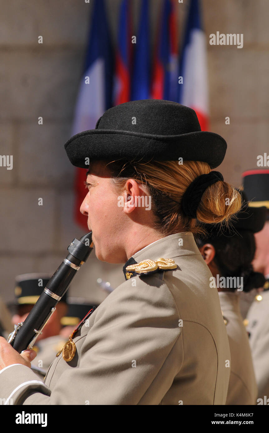 Wwii soldiers musicians hi-res stock photography and images - Alamy