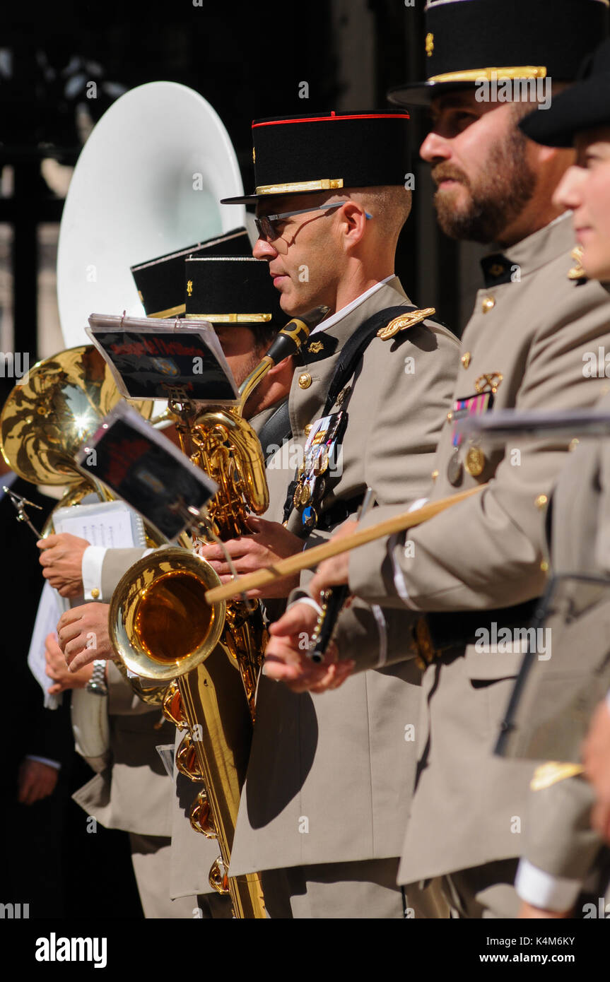 Wwii soldiers musicians hi-res stock photography and images - Alamy