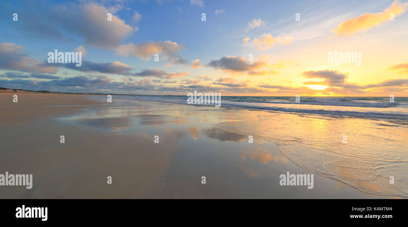 Broome, Western Australia. Cable Beach at sunset Stock Photo - Alamy