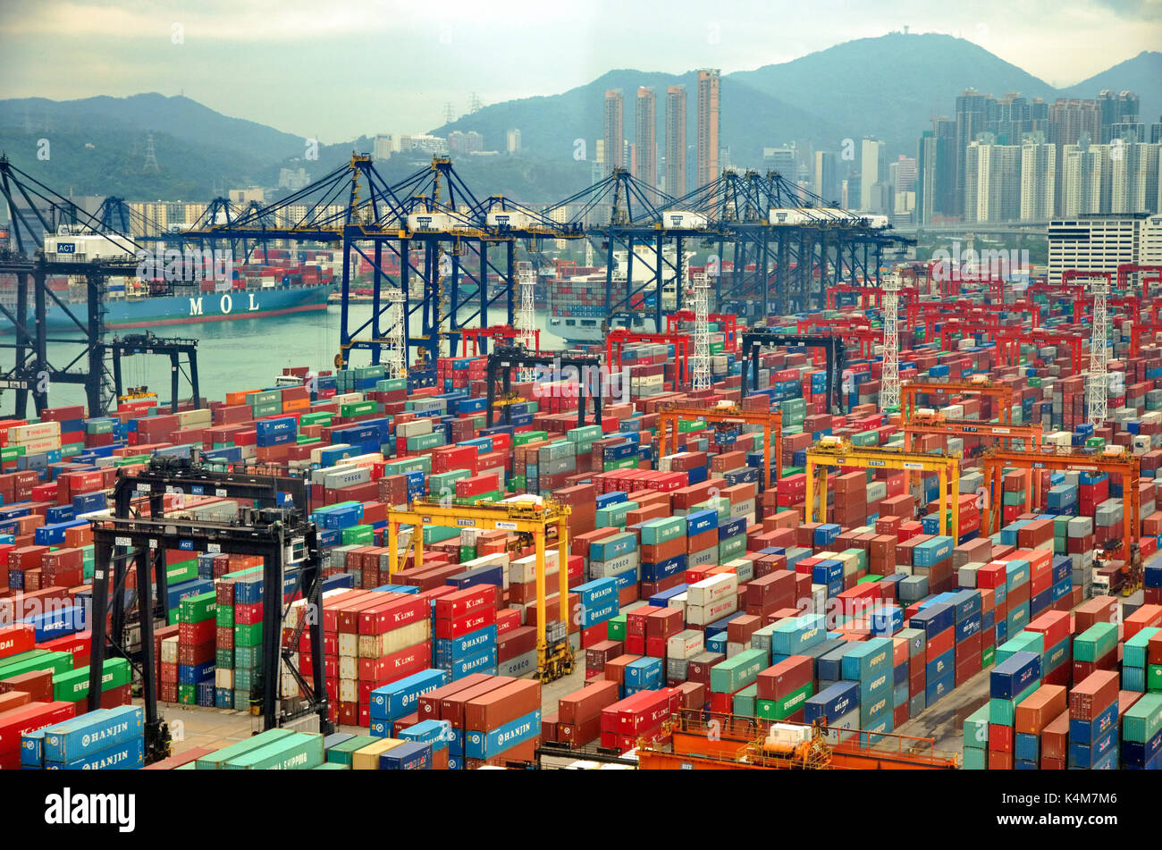 Hong Kong Shipping And Container Port Stock Photos & Hong Kong Shipping ...