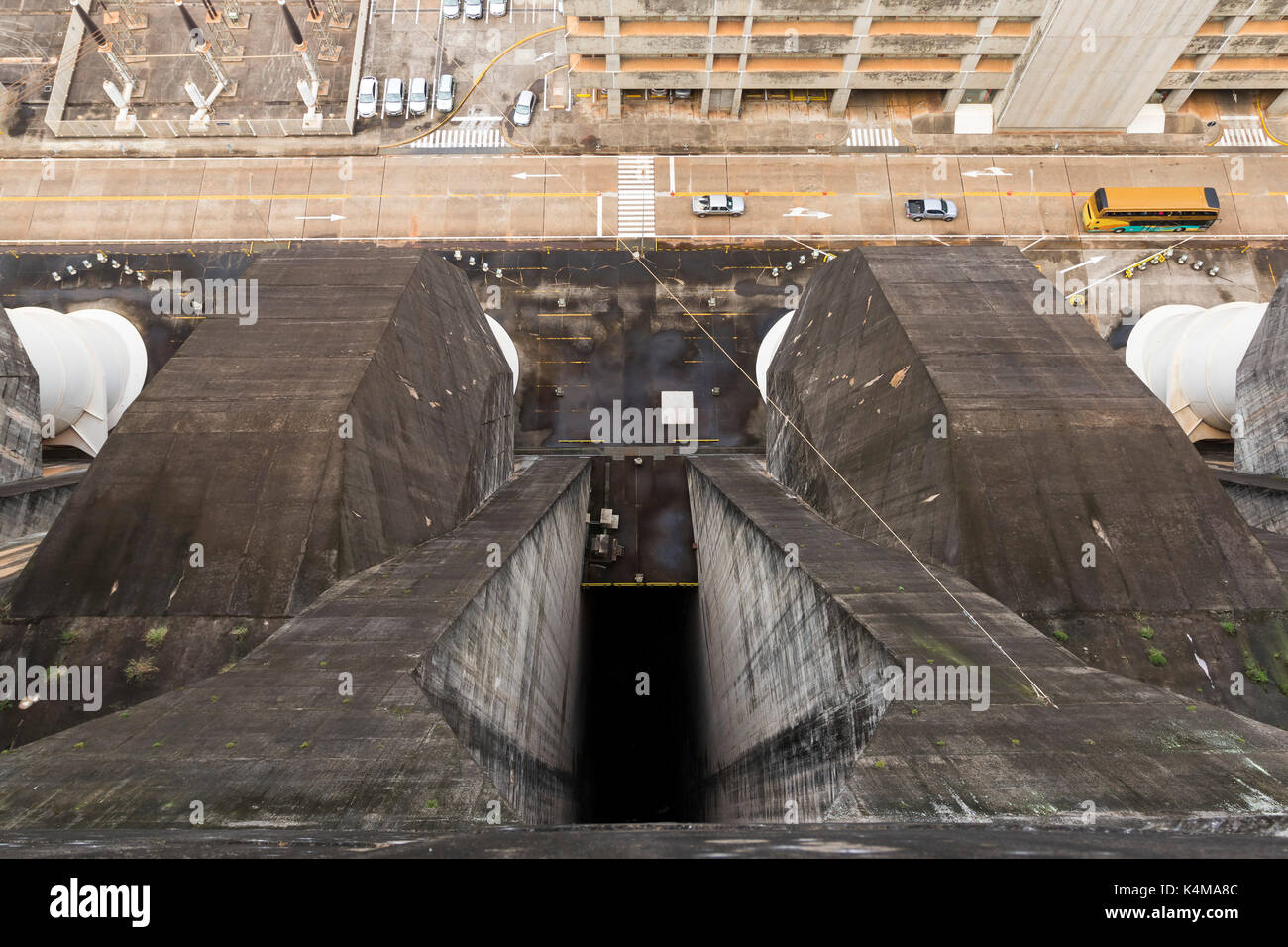 Dam top view hi-res stock photography and images - Alamy