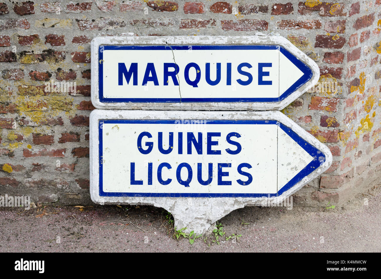 Direction sign france hi-res stock photography and images - Alamy