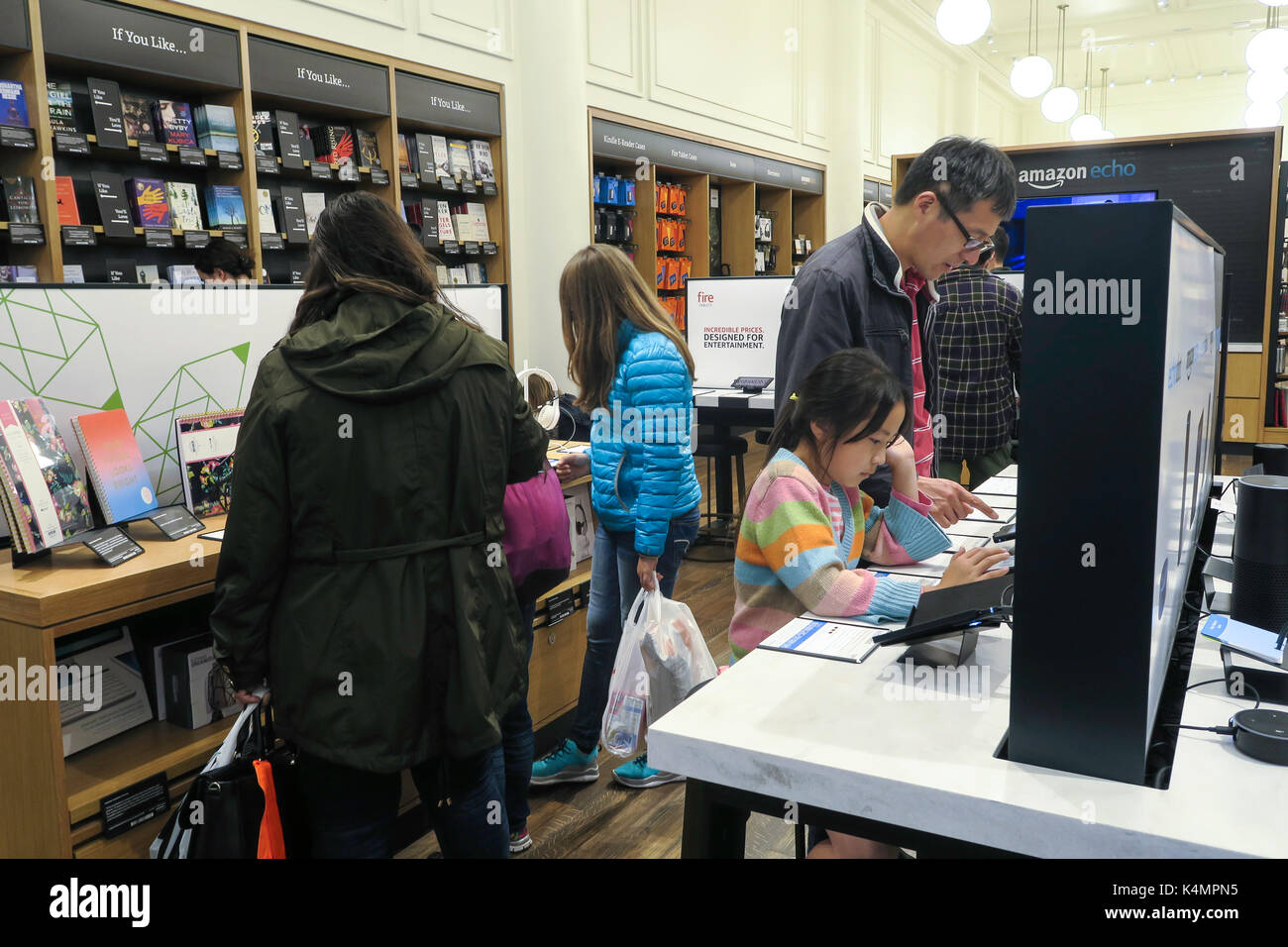Hand held books hi-res stock photography and images - Alamy