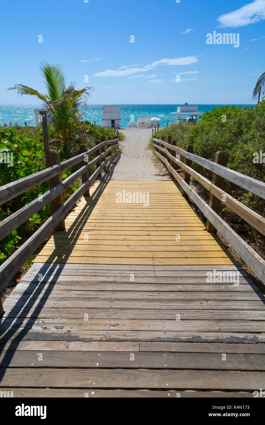 Boardwalk towards the beach and Atlantic Ocean, South Beach, Miami ...