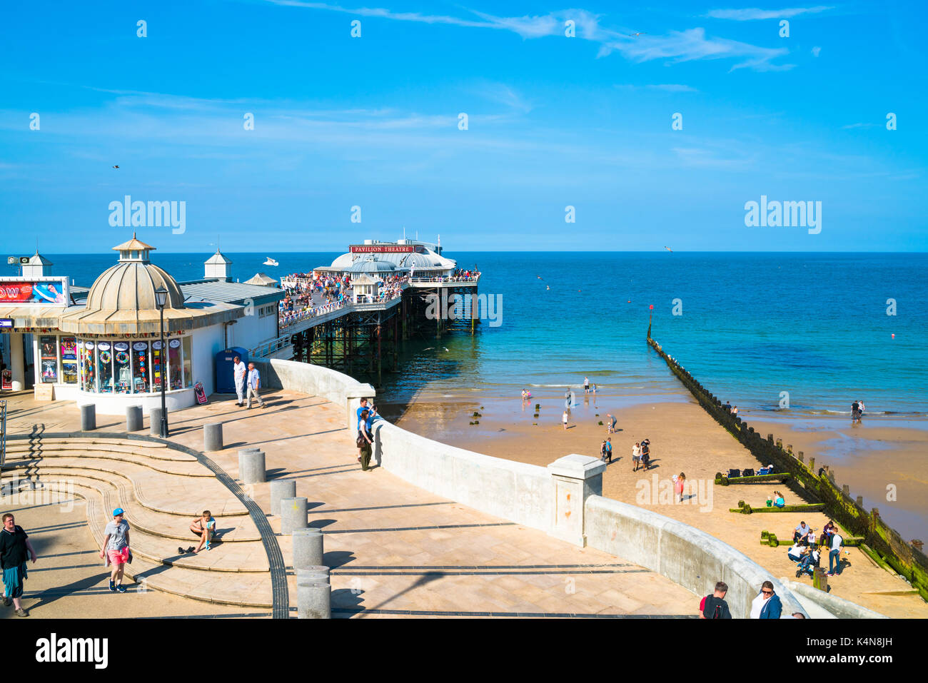HUNSTANTON, NORFOLK, UK - AUGUST 26 2017: View of the pier and beach in ...