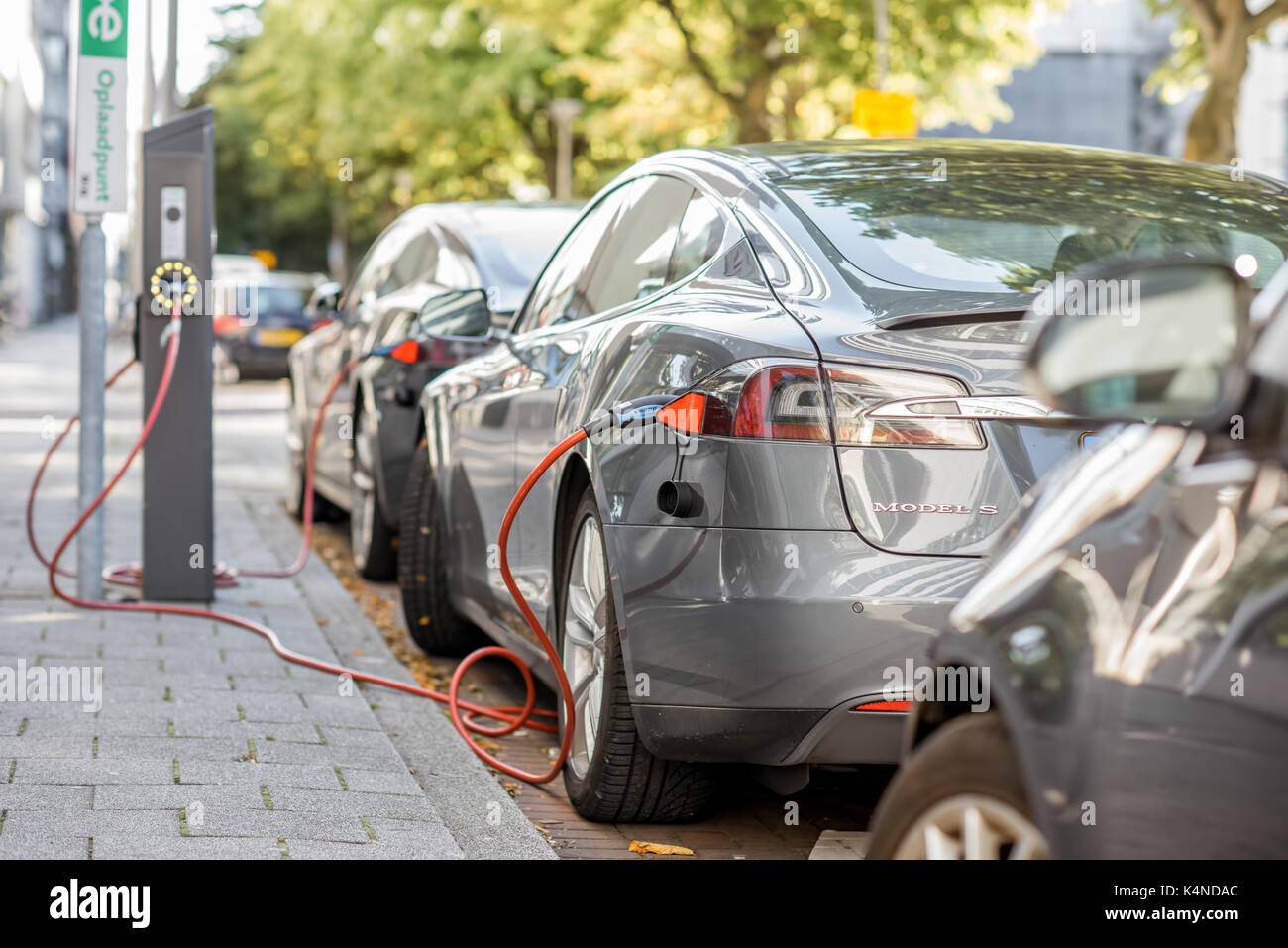 Tesla charging hi-res stock photography and images - Alamy